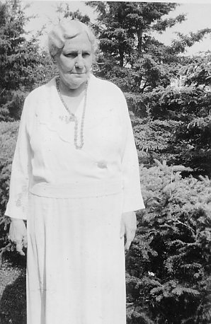 ELizabeth Halstead Branch Bowie - in Castine 1935 BP's mother | Branch ...